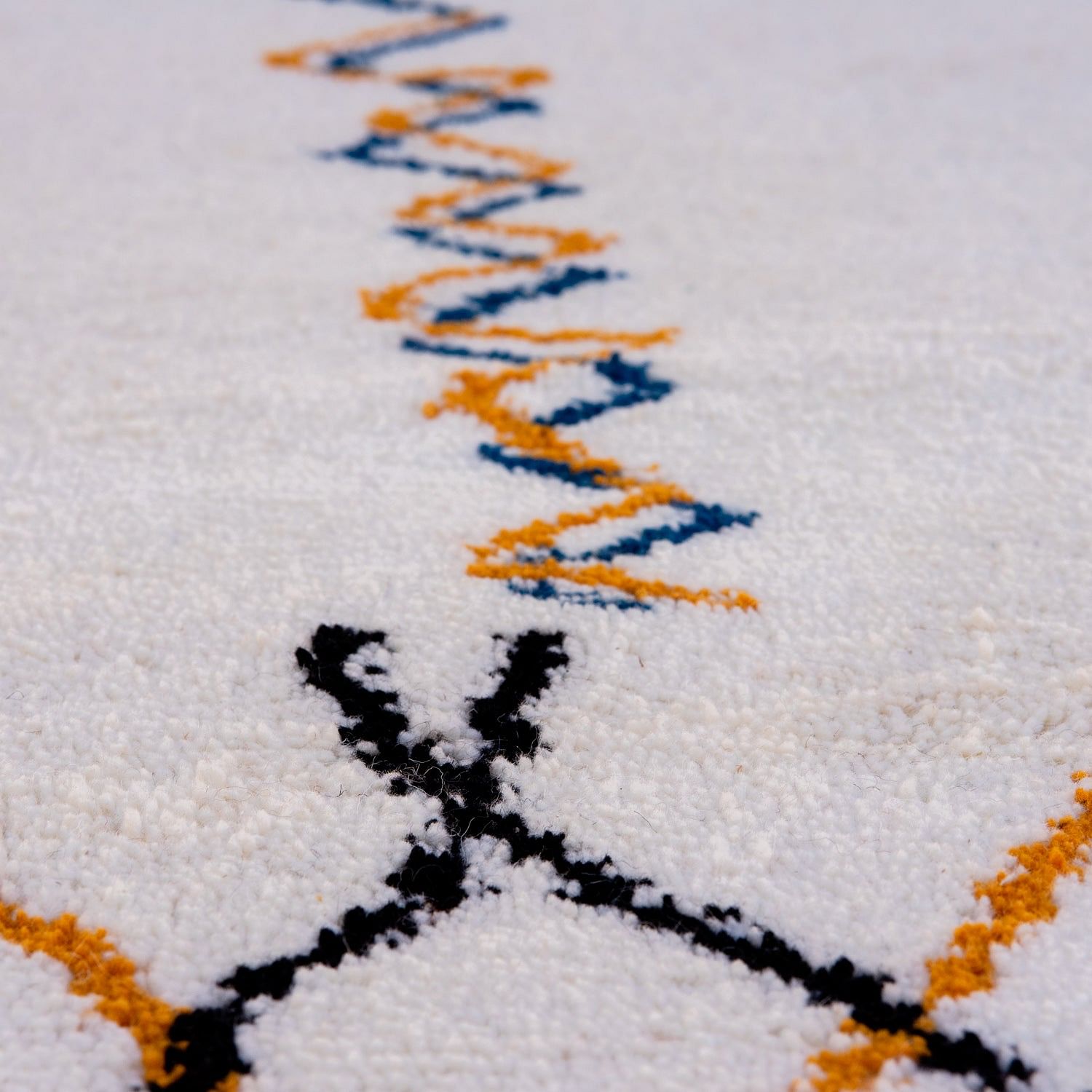 Berber Script Rug : Abstract Artistic Touch – Zarabe