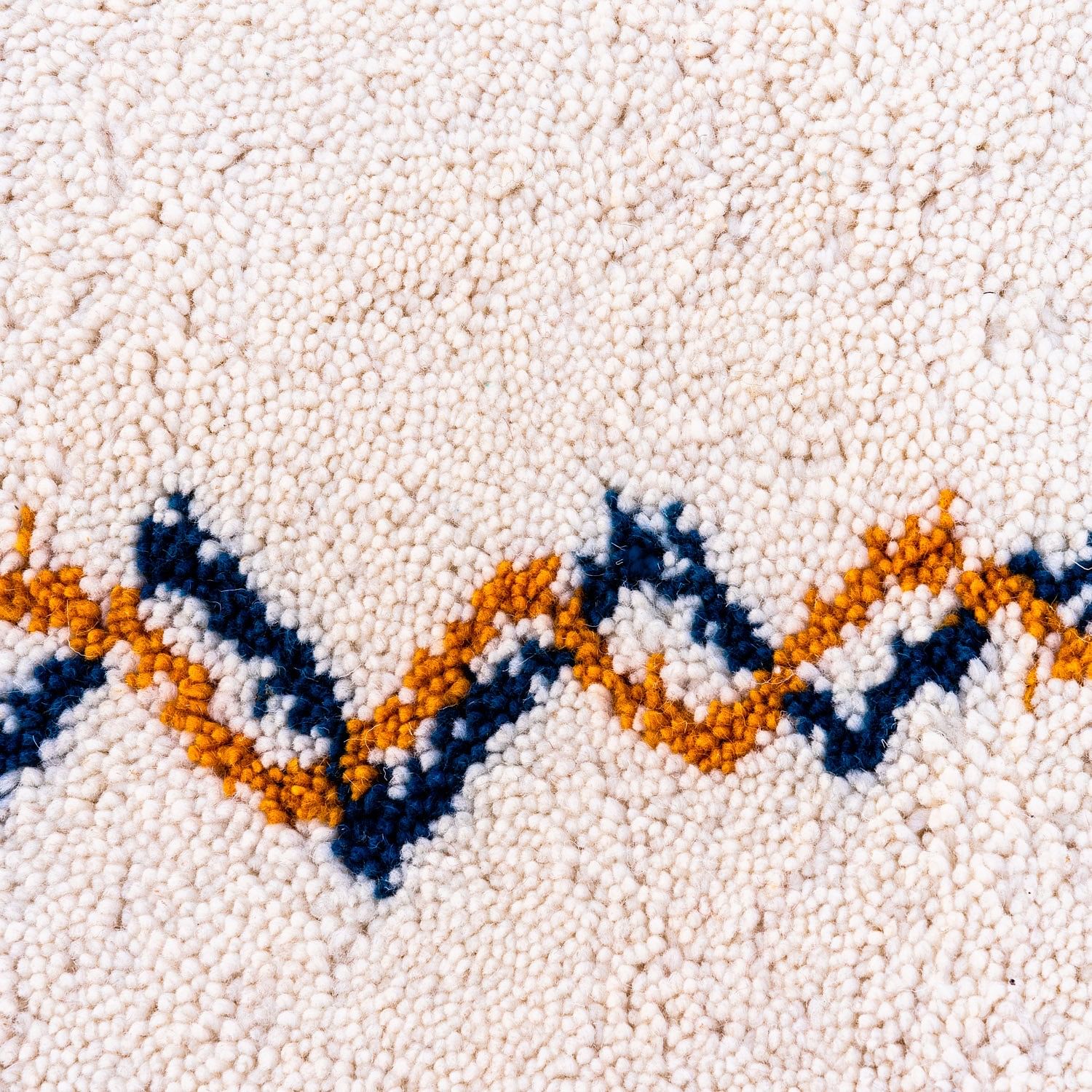 Berber Script Rug : Abstract Artistic Touch – Zarabe